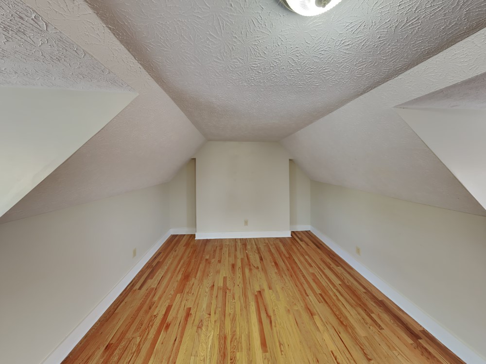 1371 Summit Street : Off-Campus and Commuter Student Engagement